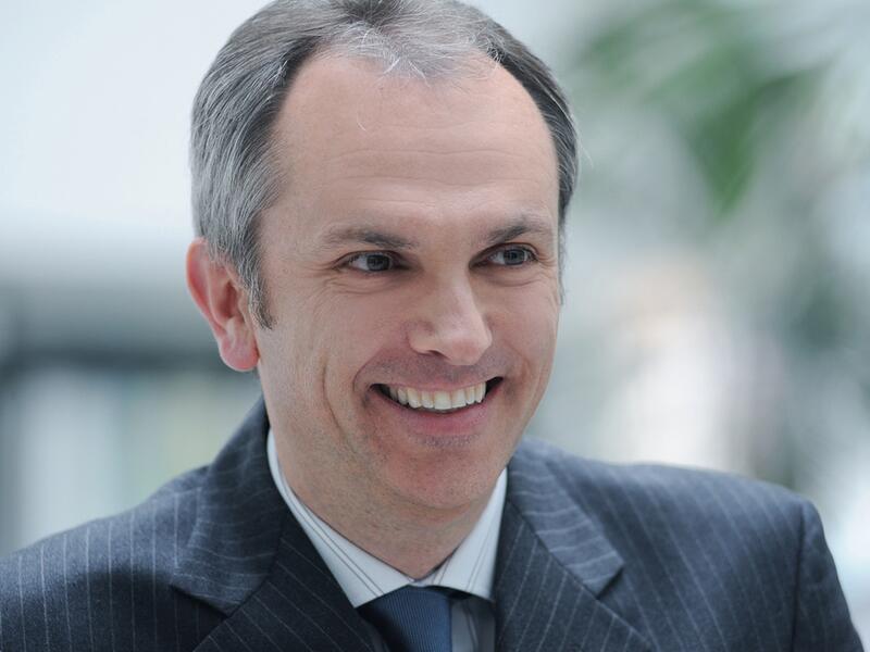 Apples neuer CFO: Luca Maestri bekommt eine Million US-Dollar Gehalt im ...