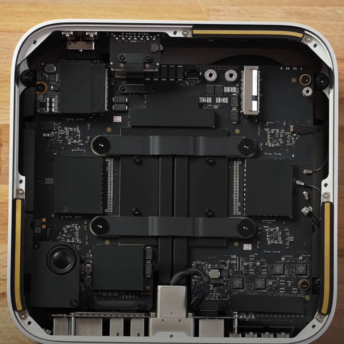 Teardown: Mac Studio zerlegt - er lässt sich doch öffnen | Mac Life